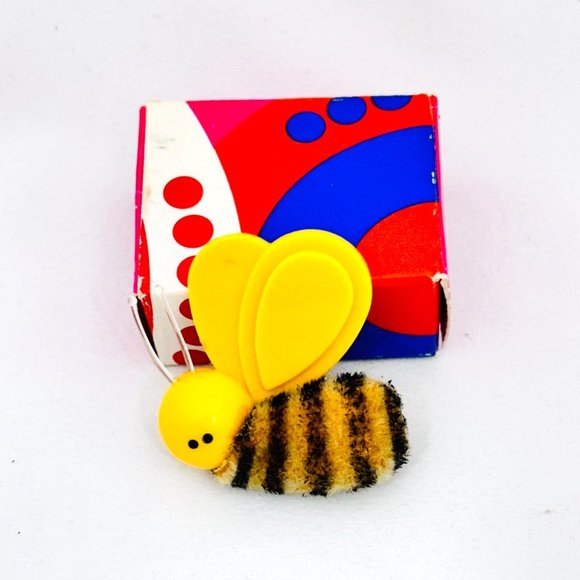 Avon | Jewelry | Avon Bumbley Bee Pinbrooch Vintage 973 Wbox | Poshmark